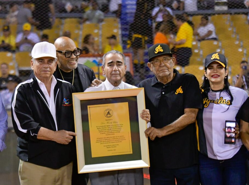 Fallece Mendy López, icónico narrador de las Águilas Cibaeñas, a los 82 ...