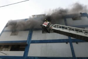 Se incendia tienda Garrido en la avenida Duarte del Distrito Nacional ...