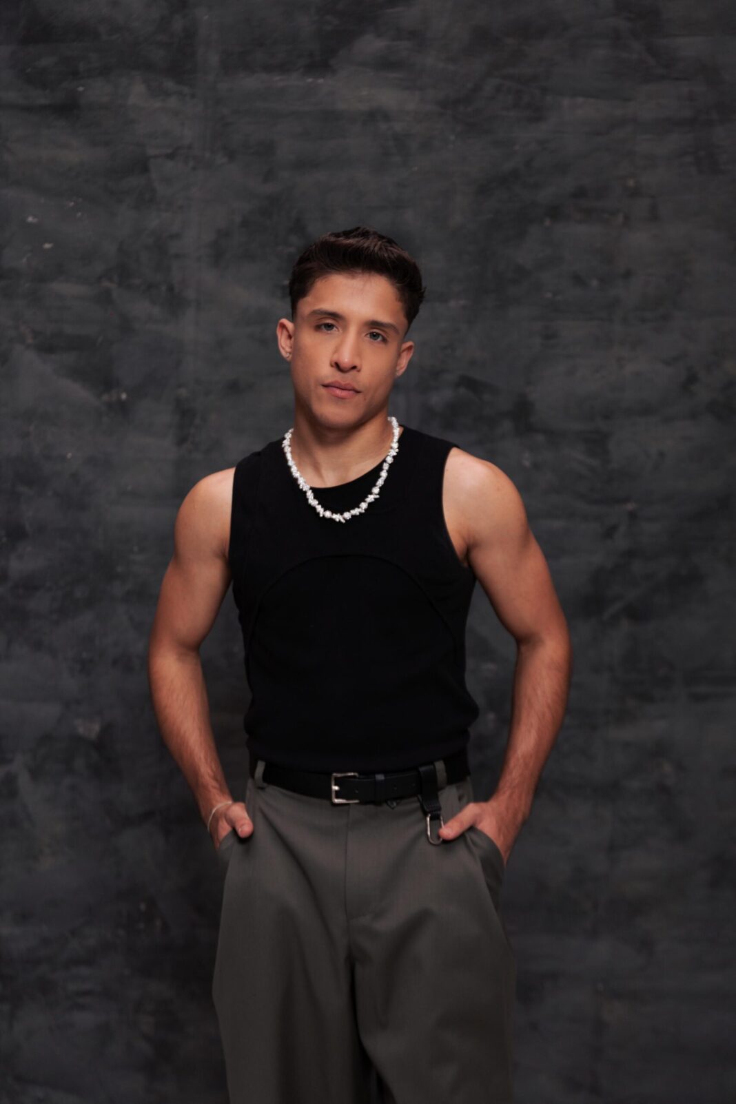 Aron Luix rinde homenaje a sus raíces dominicanas con el lanzamiento de ...